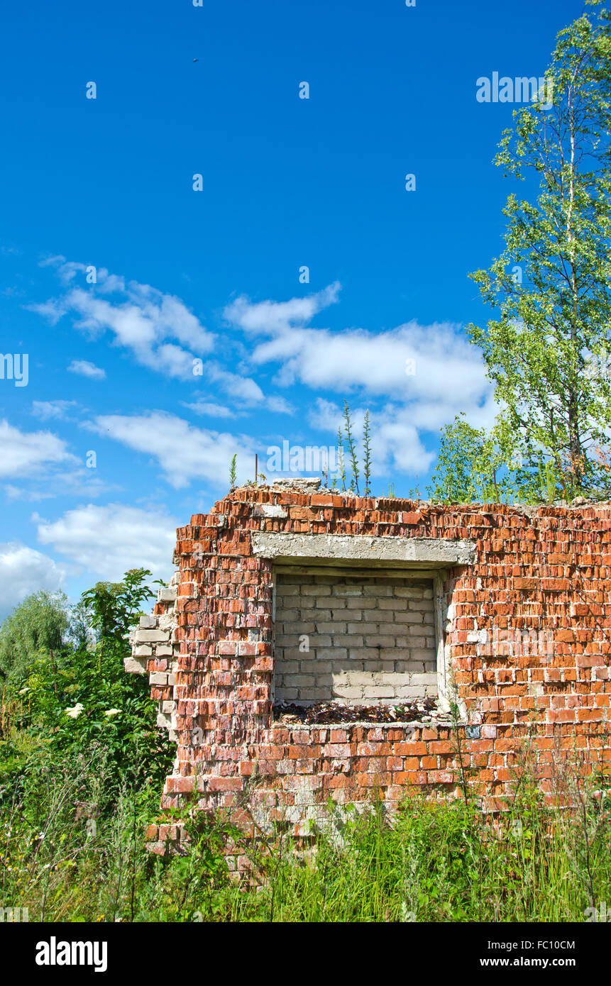 Facade of desolate house hi-res stock photography and images - Alamy