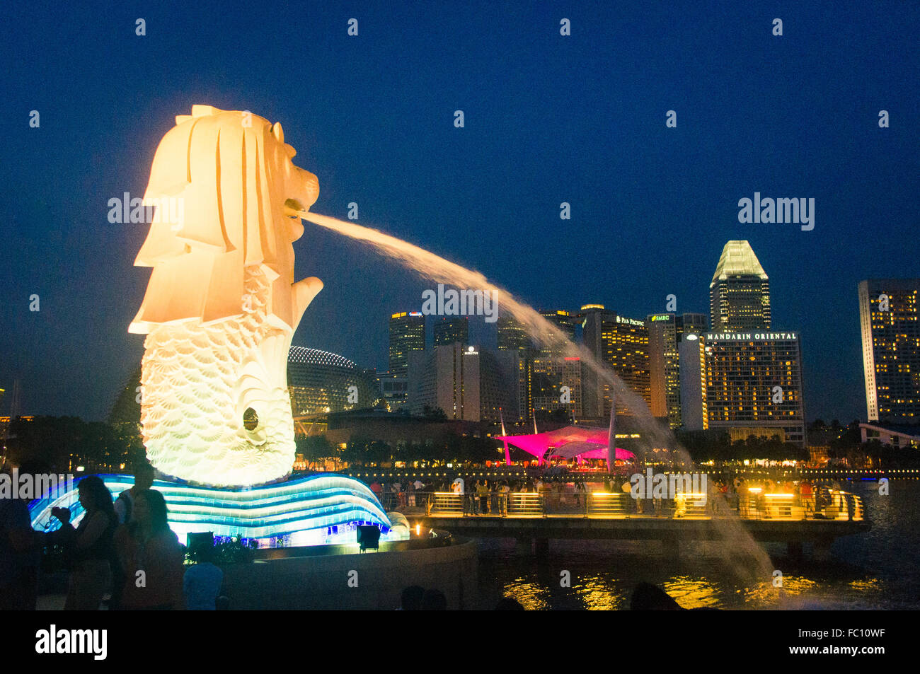 merlion park in marina bay of Singapore Stock Photo - Alamy