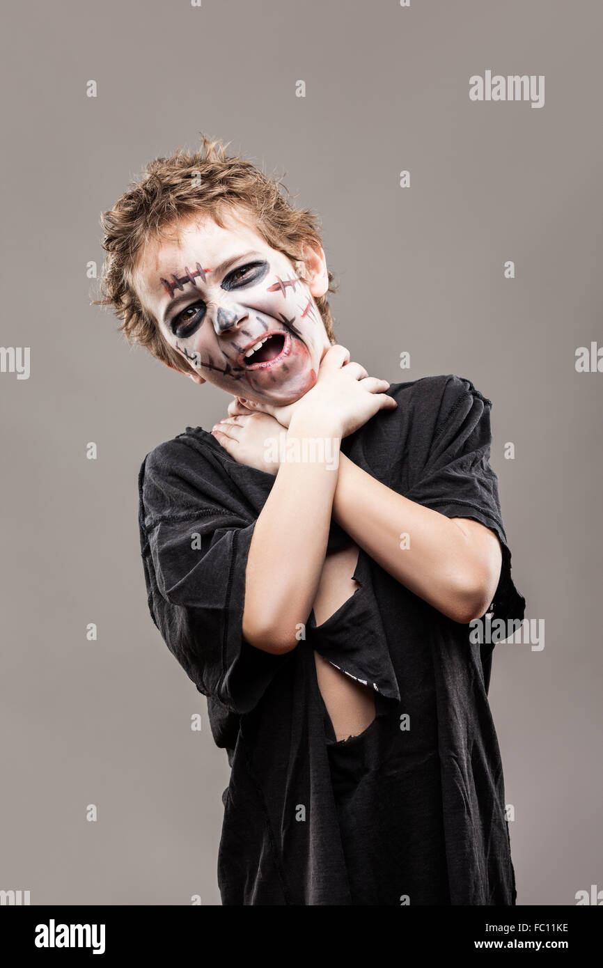 Dead people walking hi-res stock photography and images - Alamy