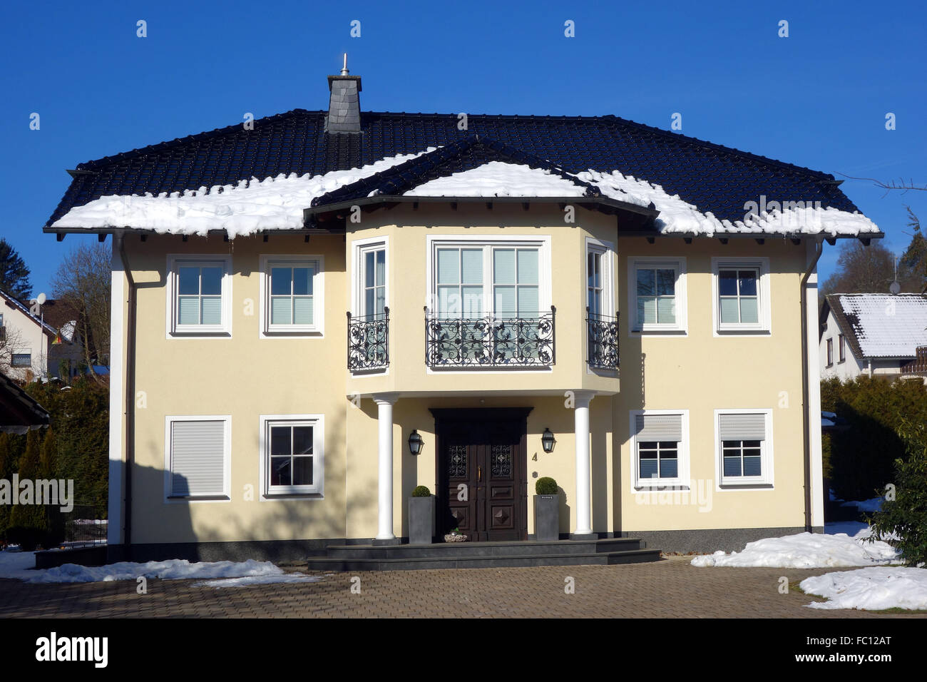 Beautiful villa hi-res stock photography and images - Alamy