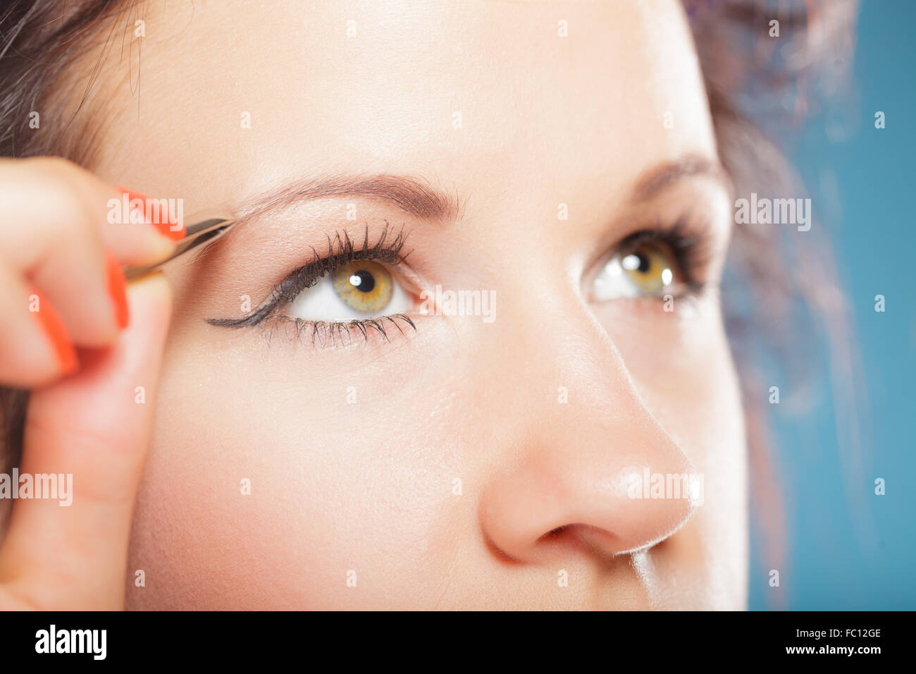 Girl tweezing eyebrows closeup Stock Photo - Alamy