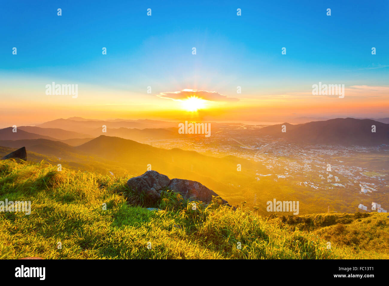 Sunset in mountains hi-res stock photography and images - Alamy