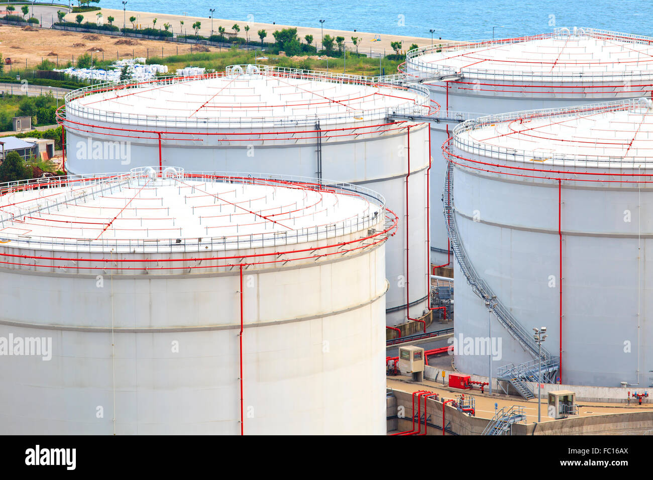 Oil pipework hi-res stock photography and images - Alamy