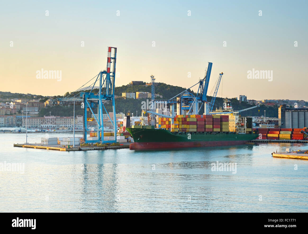 Business distribution italy hi-res stock photography and images - Alamy