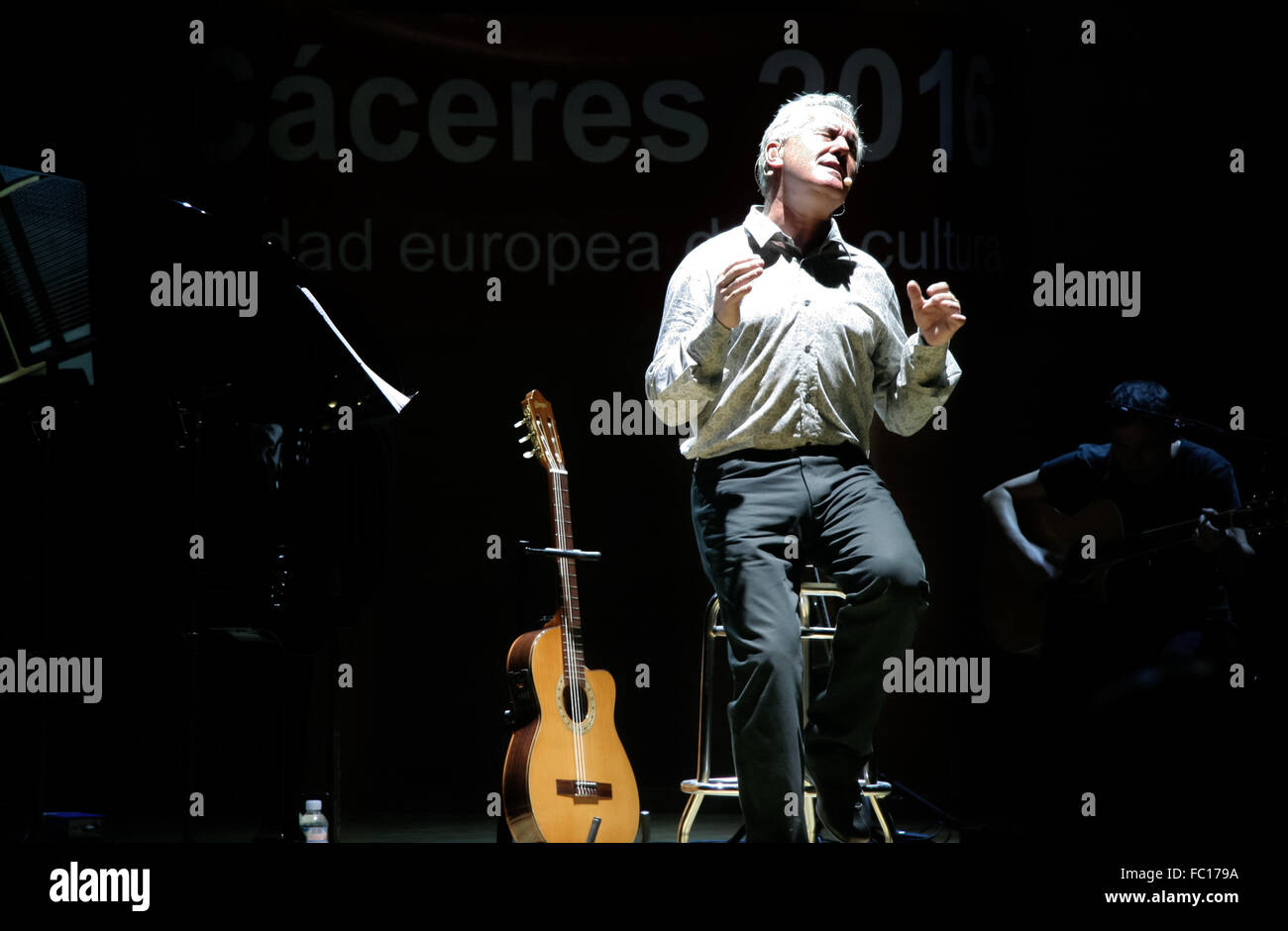 Victor manuel singer hi-res stock photography and images - Alamy