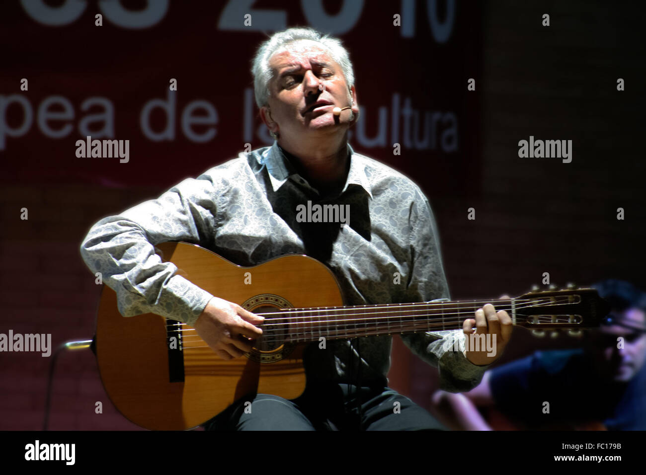Victor manuel singer hi-res stock photography and images - Alamy