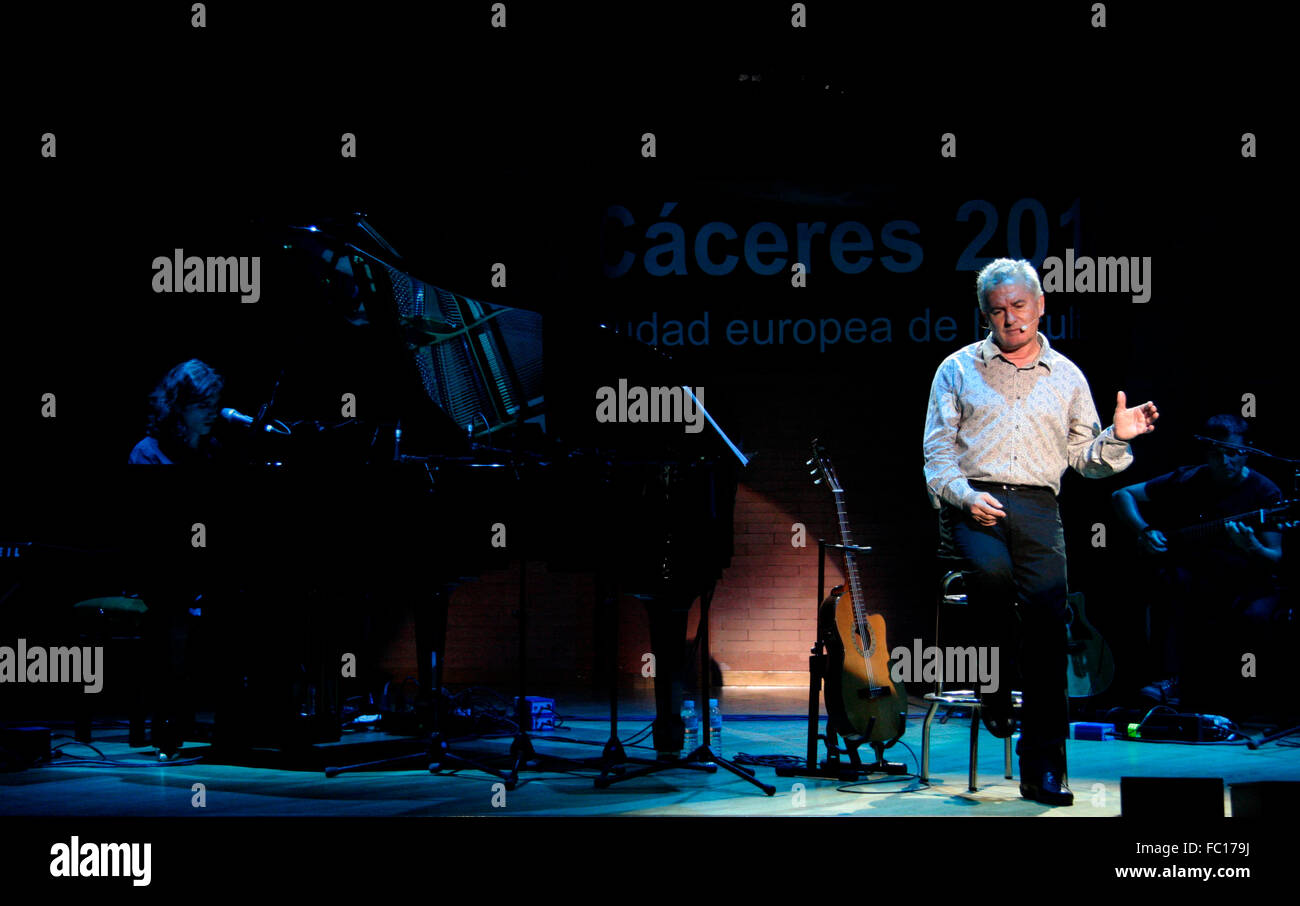 Victor manuel singer hi-res stock photography and images - Alamy