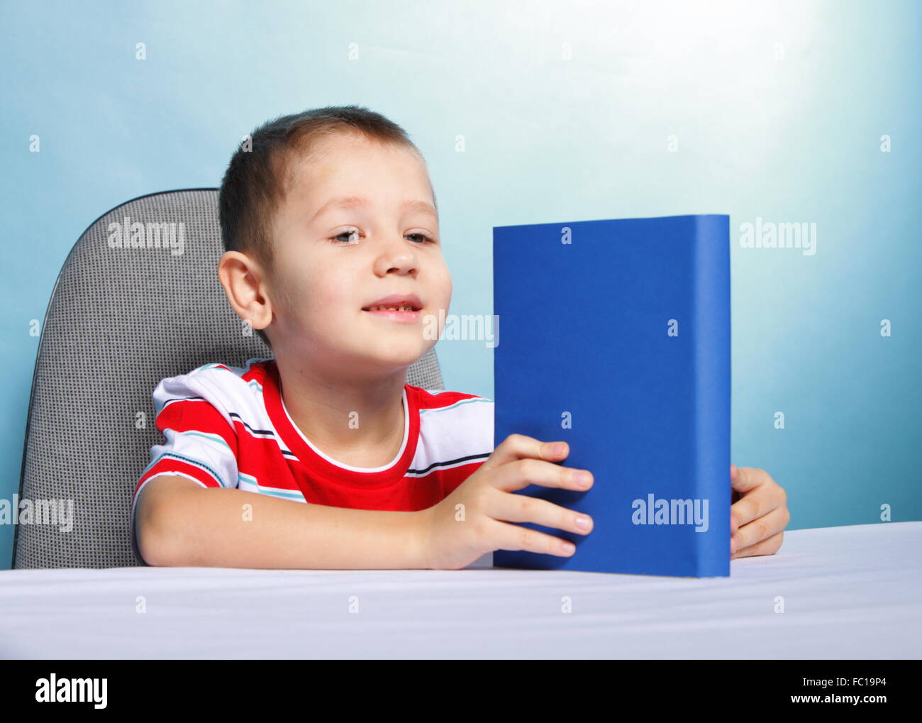 Read and blue hi-res stock photography and images - Alamy