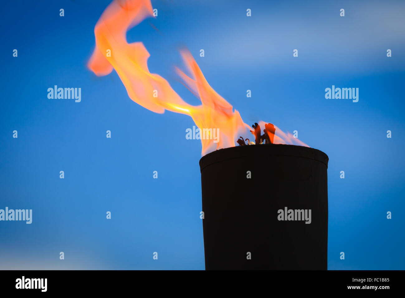 Sparks flame hi-res stock photography and images - Alamy