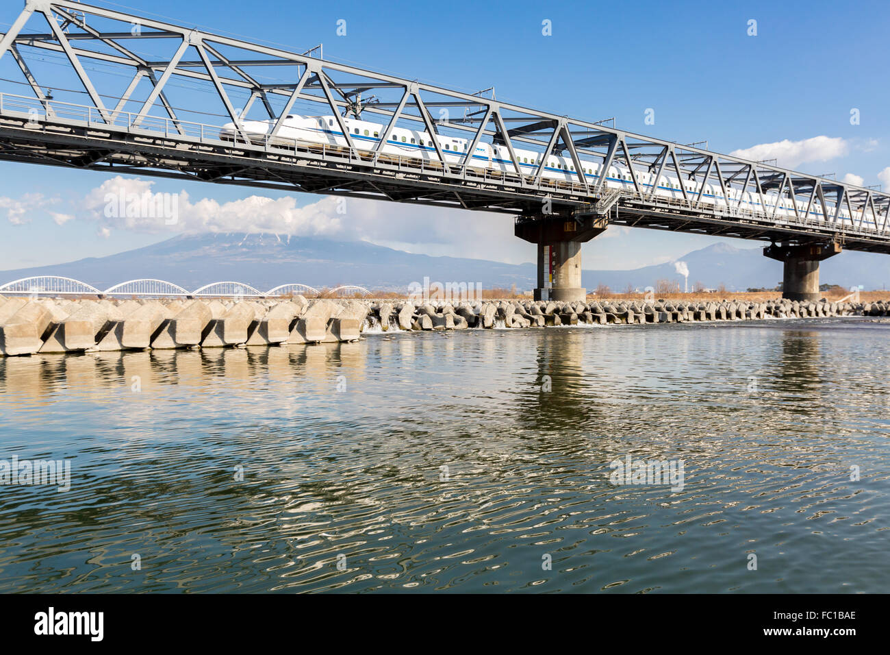 Shinkansen hi-res stock photography and images - Alamy
