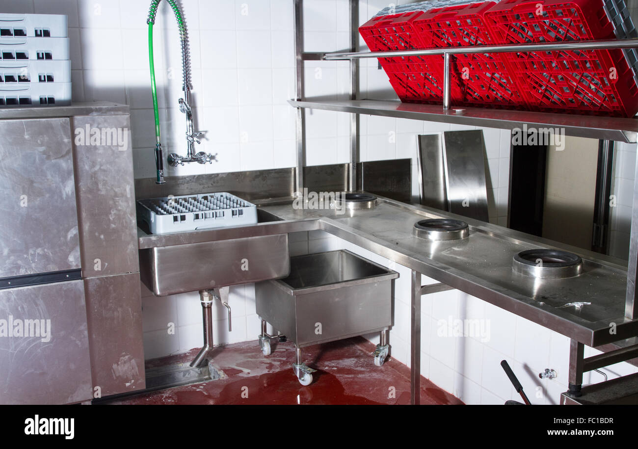 Professional kitchen, view counter in steel Stock Photo - Alamy