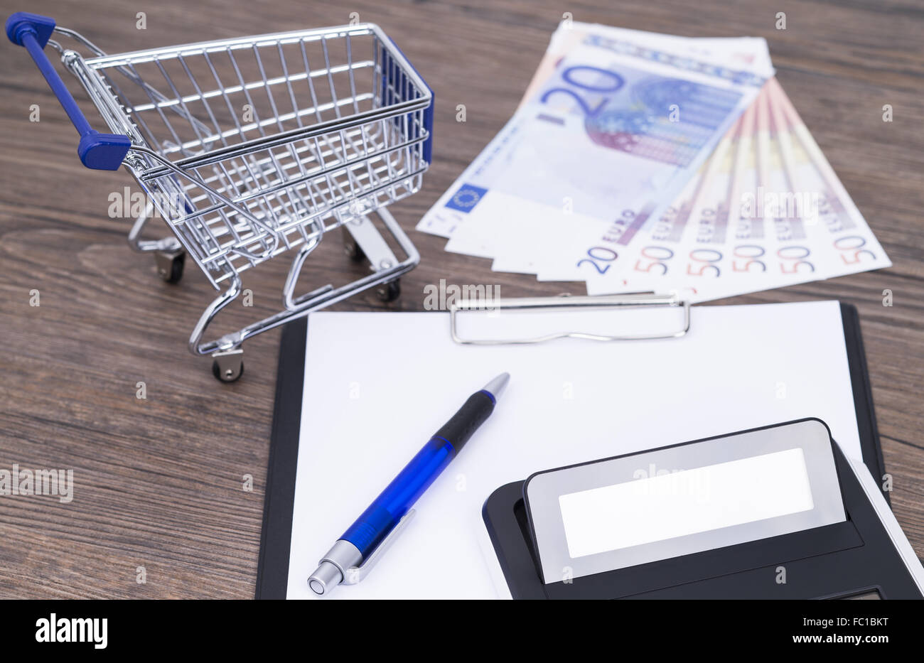 Shopping cart with notepad Stock Photo - Alamy