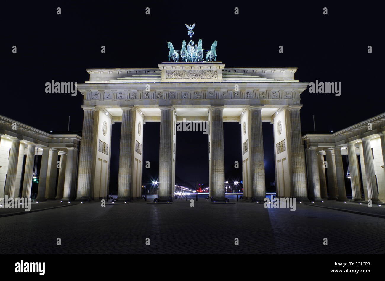 Berlin paris square brandenburg gate hi-res stock photography and ...
