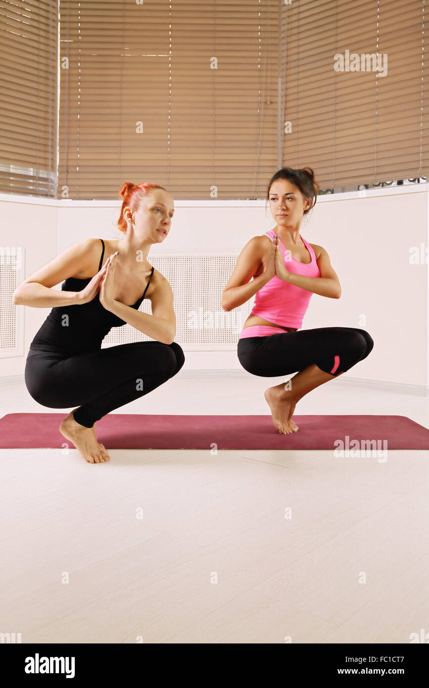 Instructor demonstrates how to balance Stock Photo - Alamy