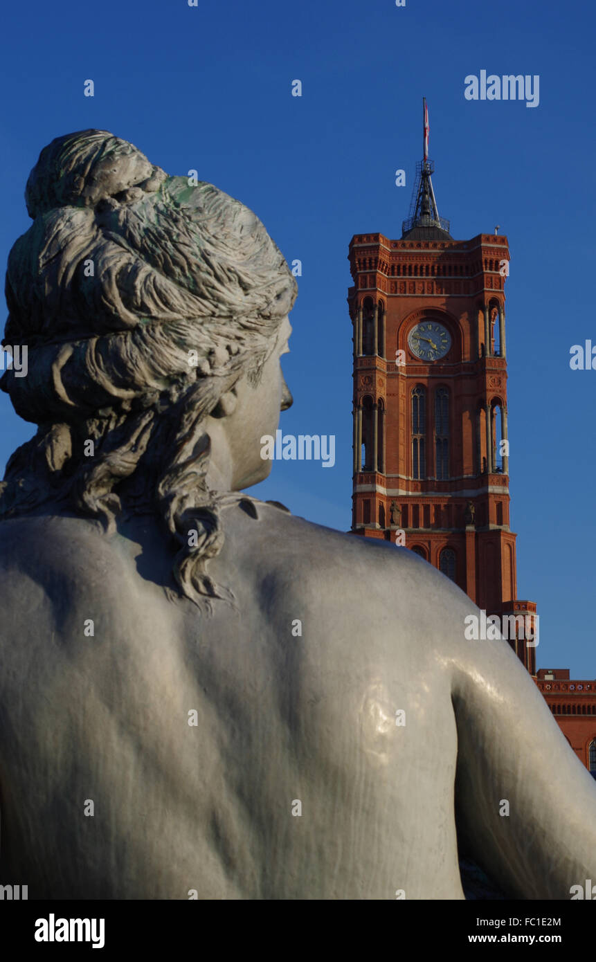 Red city hall and fountain of neptune hi-res stock photography and ...