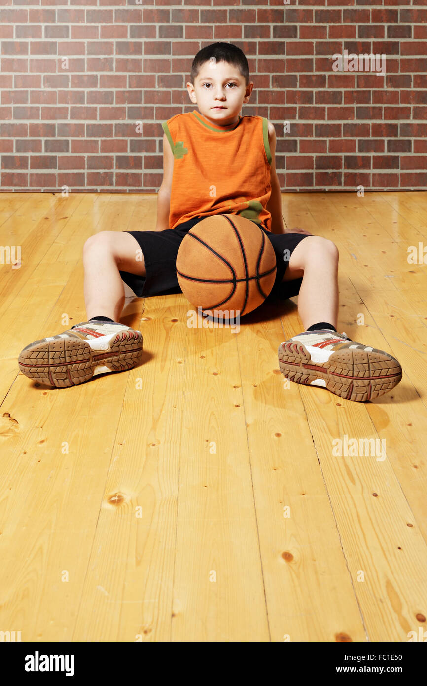 Kid basketball hi-res stock photography and images - Alamy