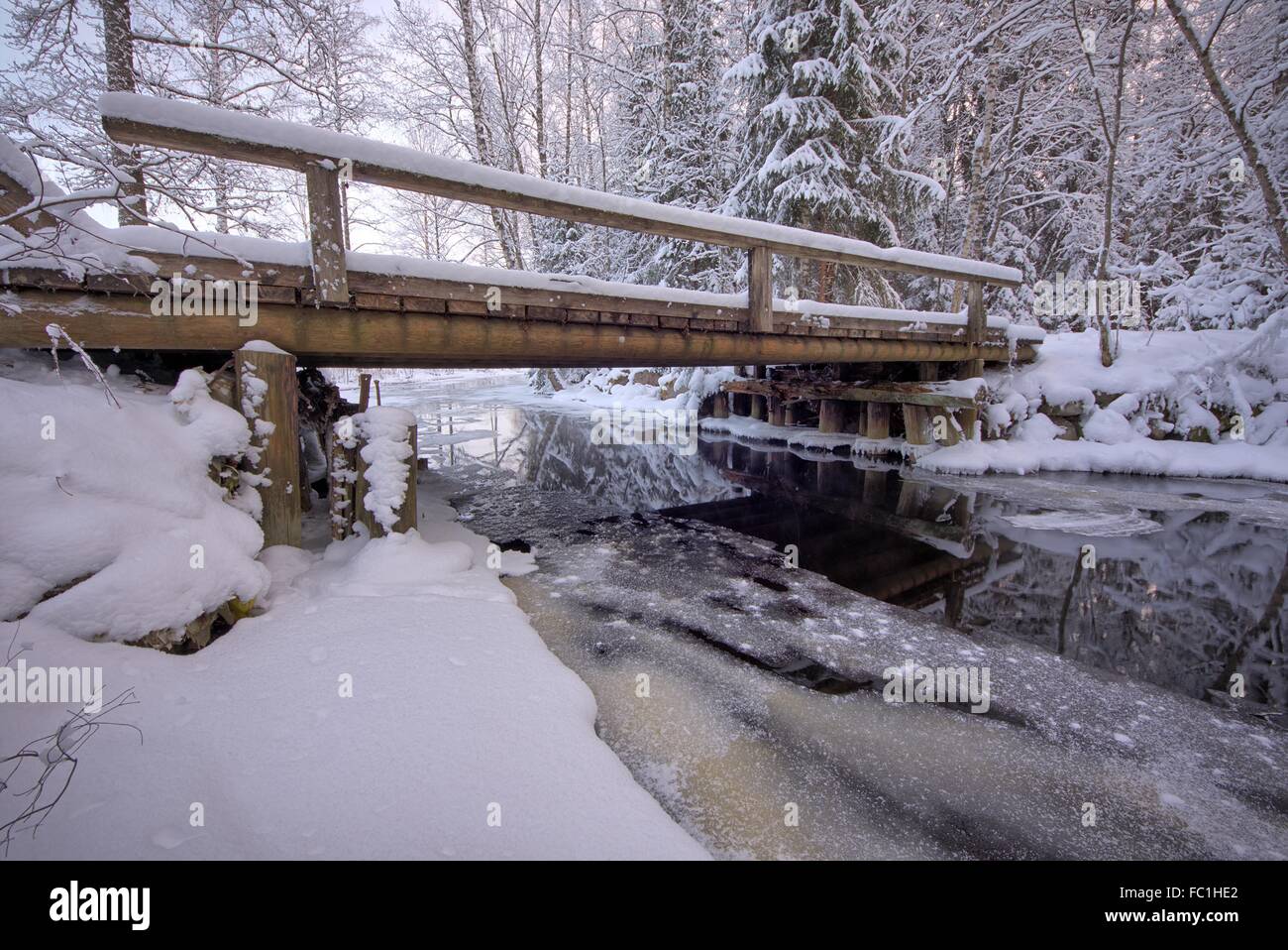 Bridge frozen hi-res stock photography and images - Alamy
