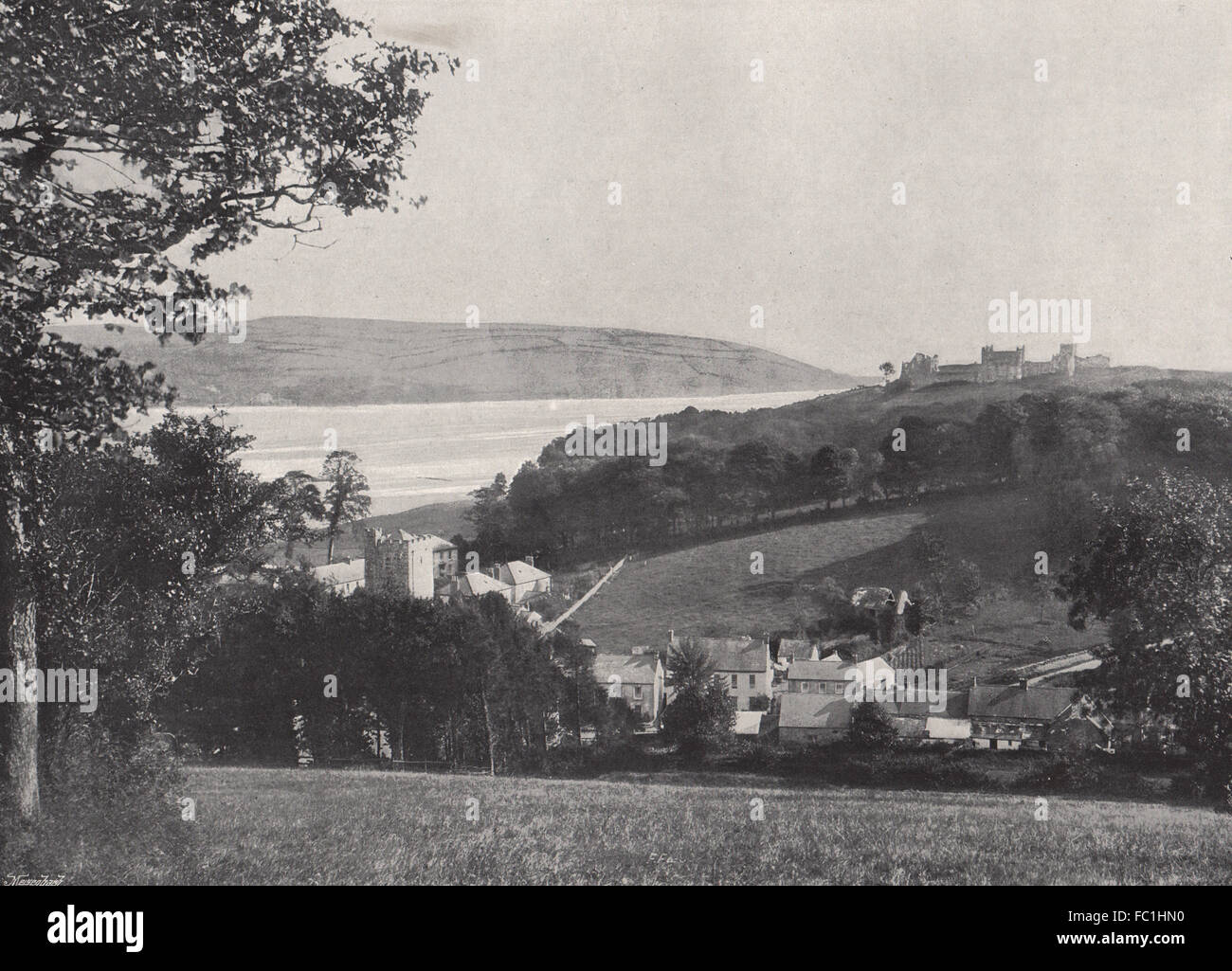 Llansteffan village hi-res stock photography and images - Alamy