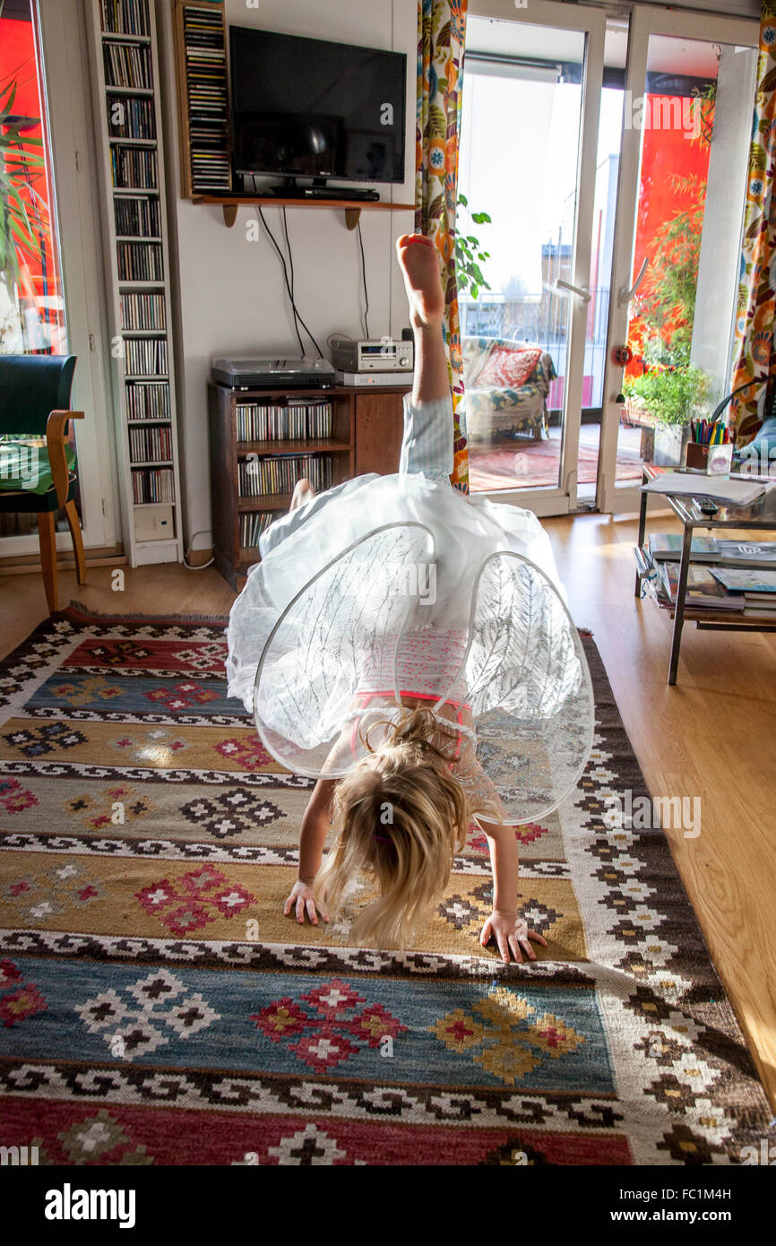 Children dance ballet hi-res stock photography and images - Alamy