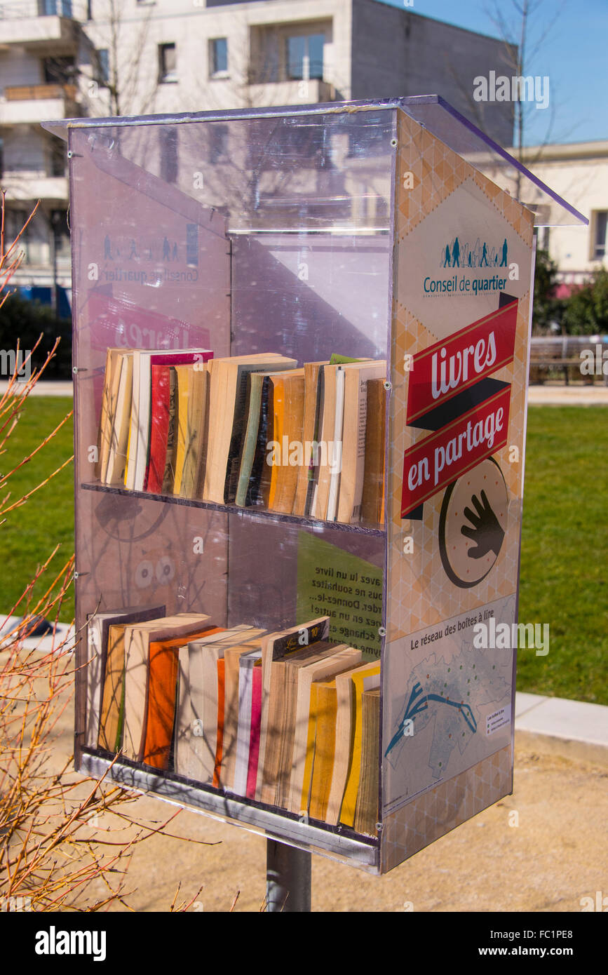 Book sharing box hi-res stock photography and images - Alamy