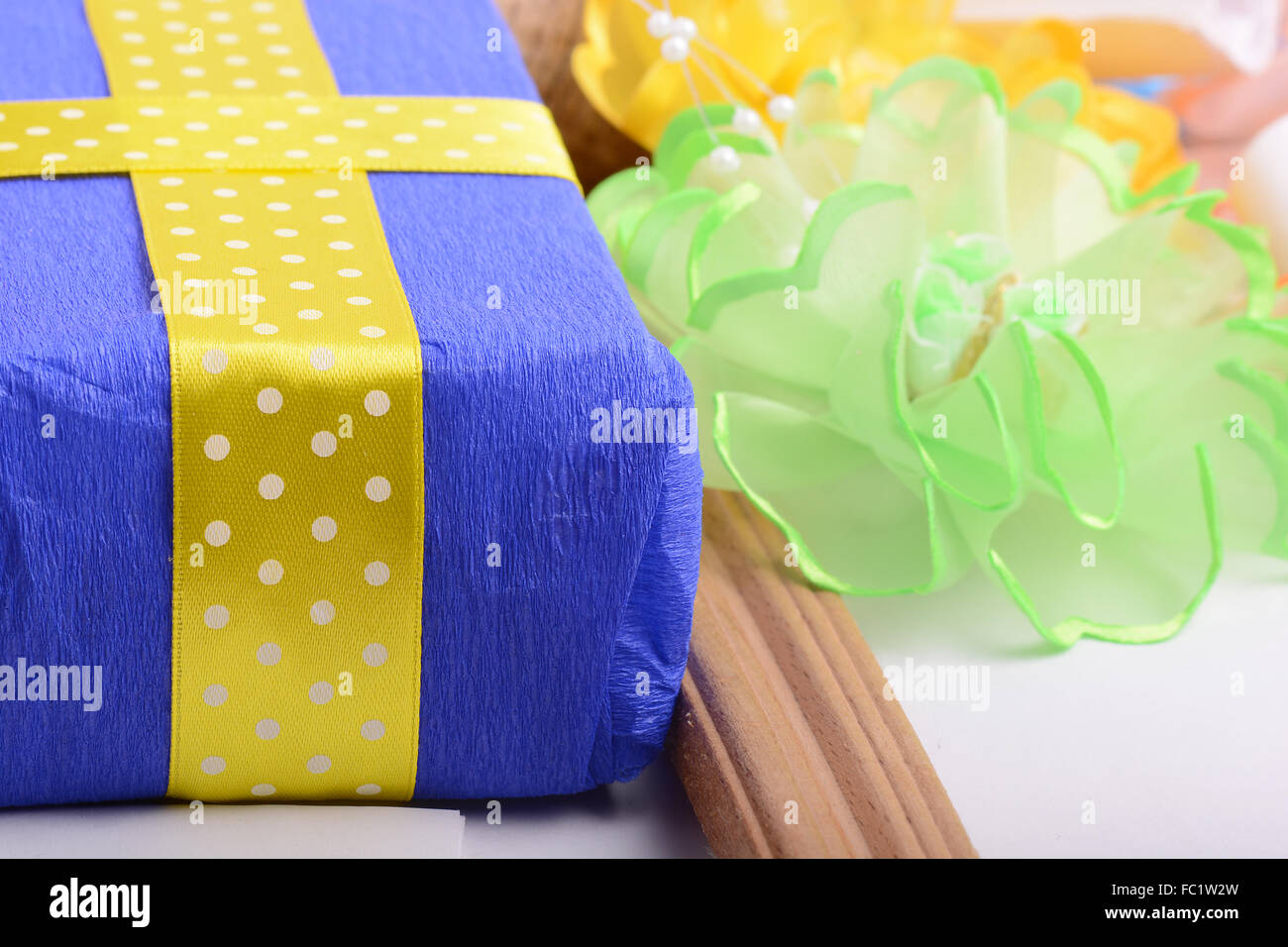 Box bow hi-res stock photography and images - Alamy