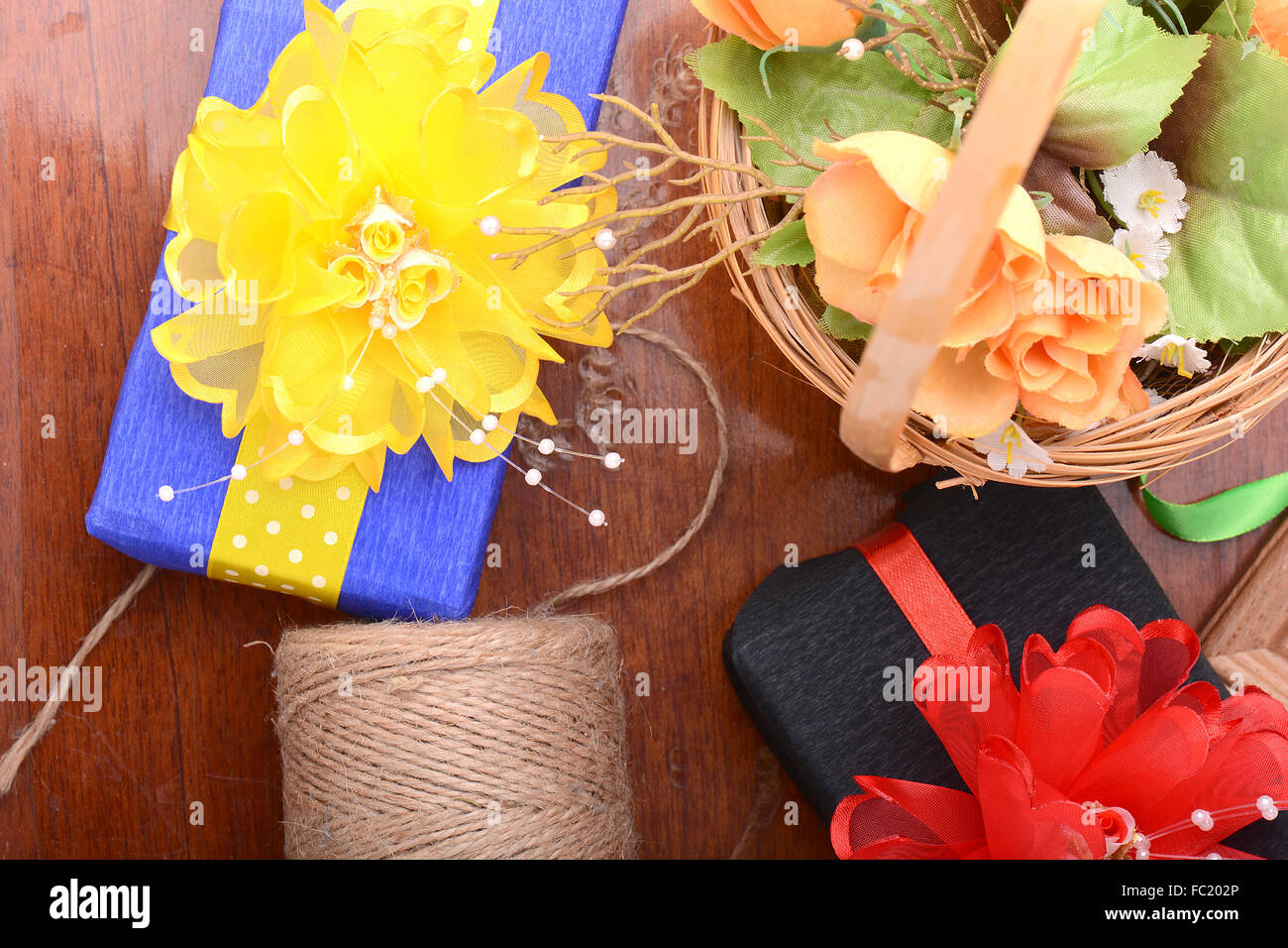 Golden shiny thread hi-res stock photography and images - Alamy