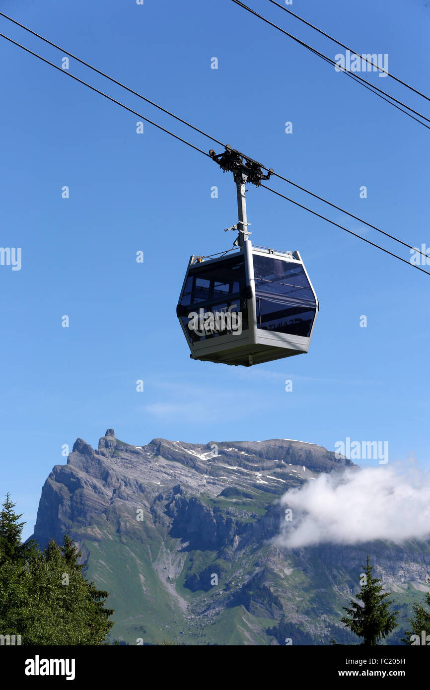 Gondola lifts hi-res stock photography and images - Alamy