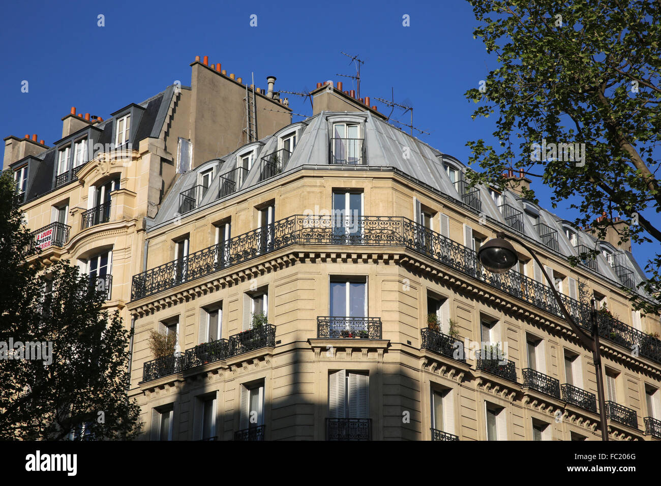 Building in paris Stock Photo - Alamy