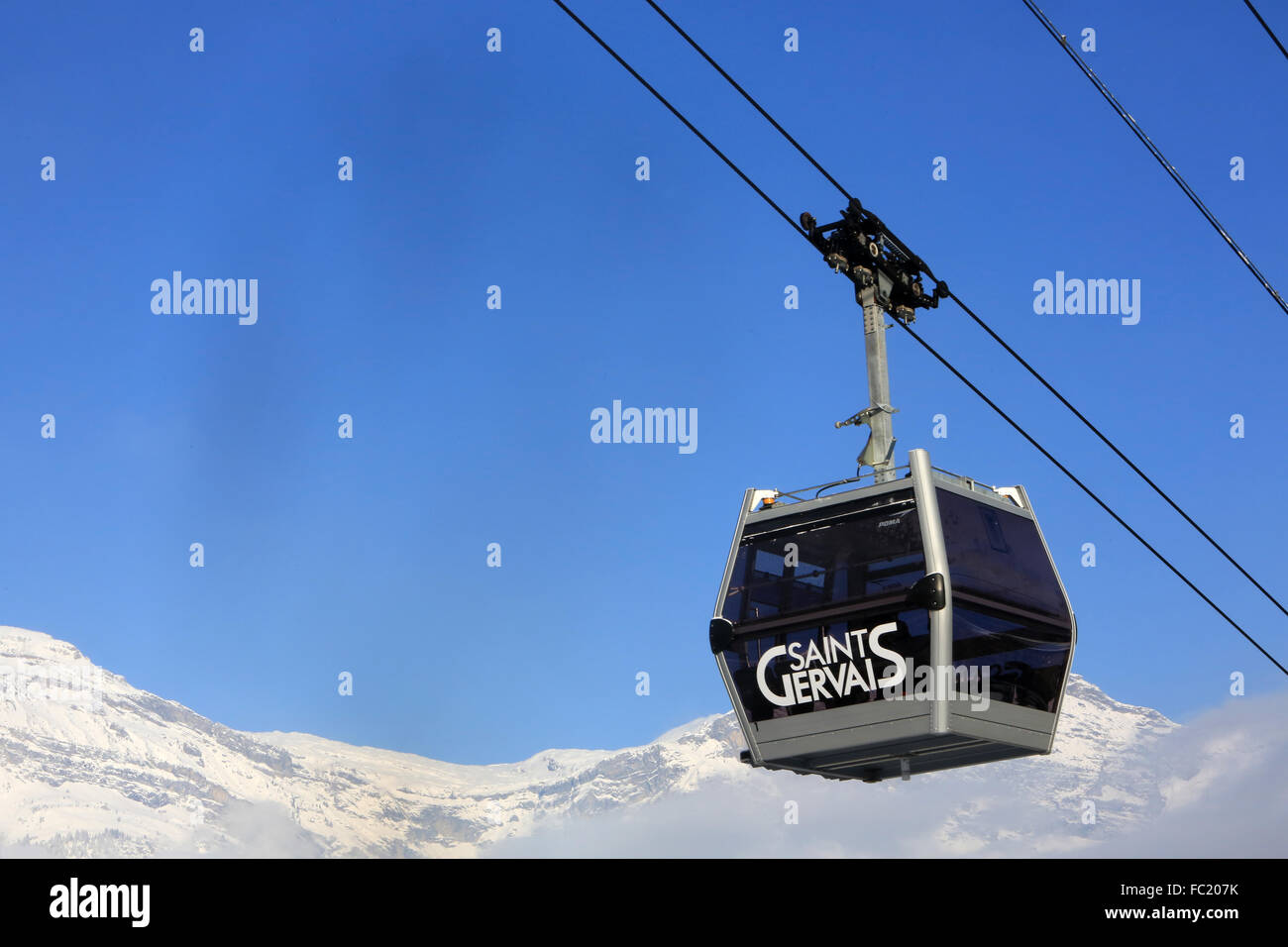 Car alps skis hi-res stock photography and images - Alamy