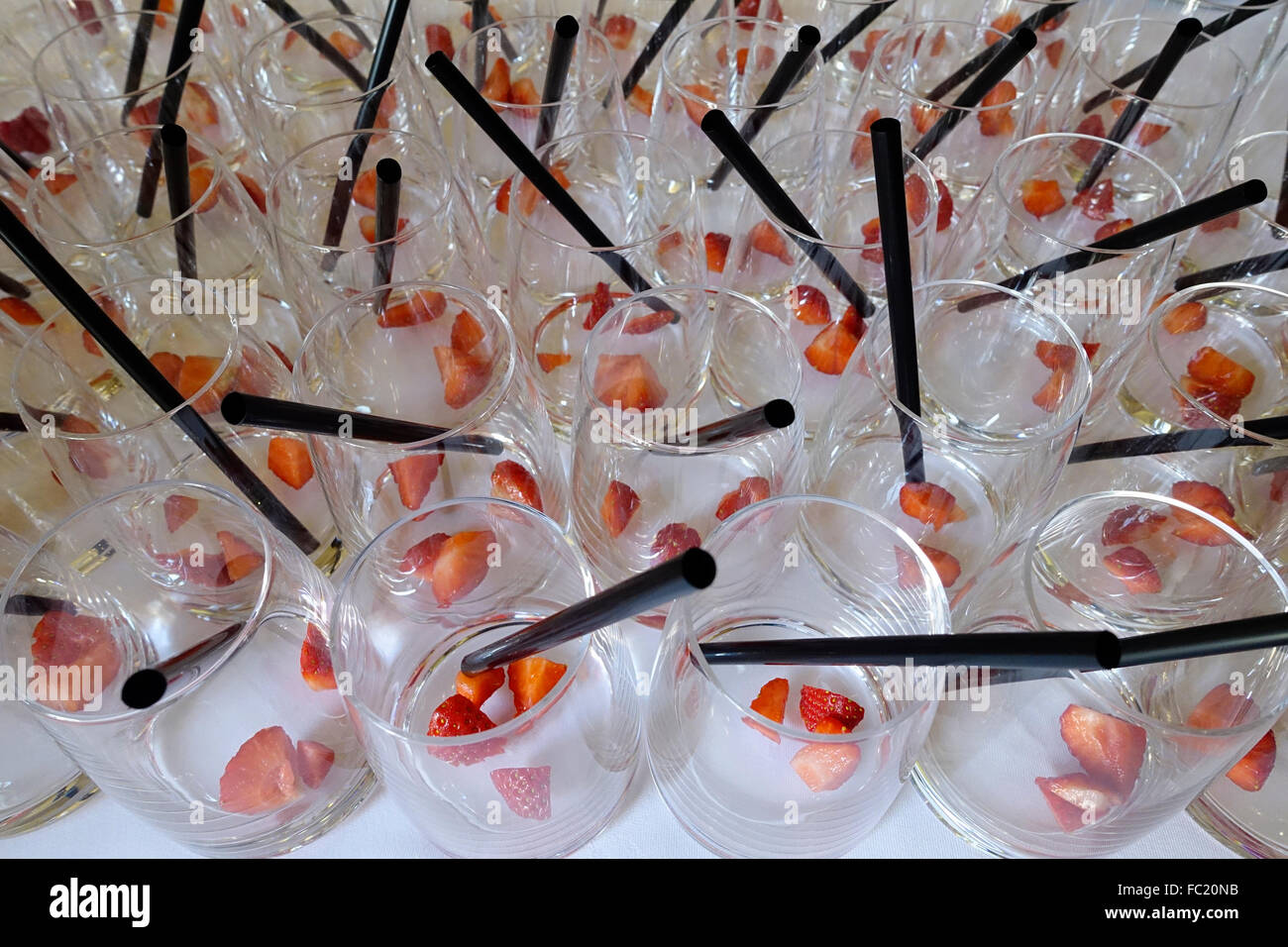 Crowded reception hi-res stock photography and images - Alamy