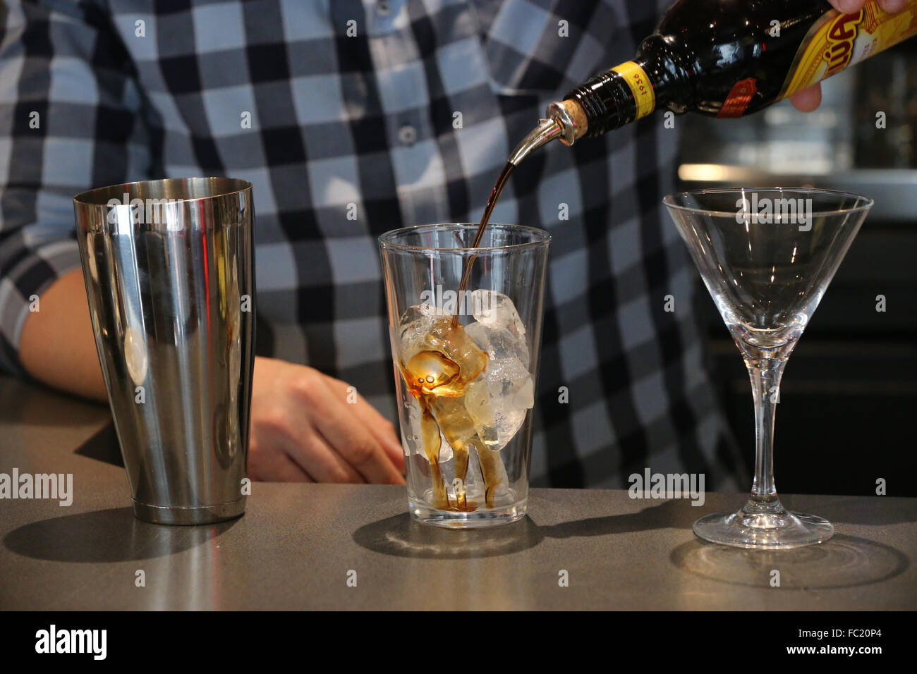 Cocktail waitress hi-res stock photography and images - Alamy