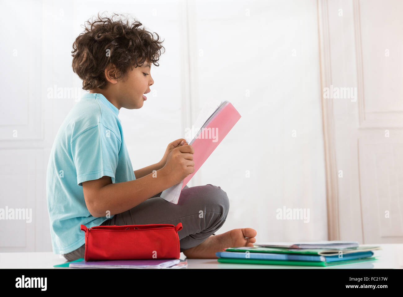 Child side view sit hi-res stock photography and images - Alamy