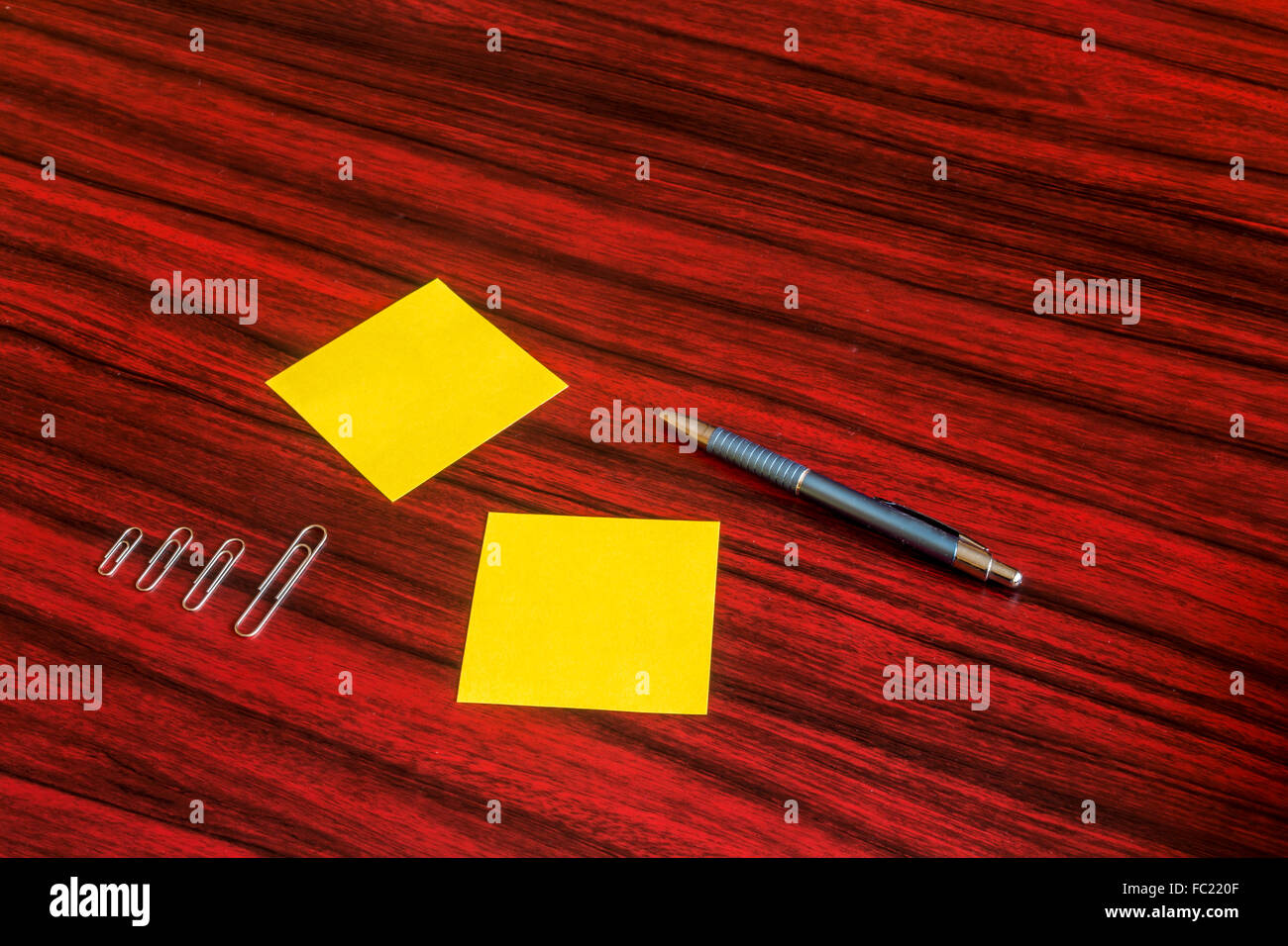 Various sizes paper clips hi-res stock photography and images - Alamy