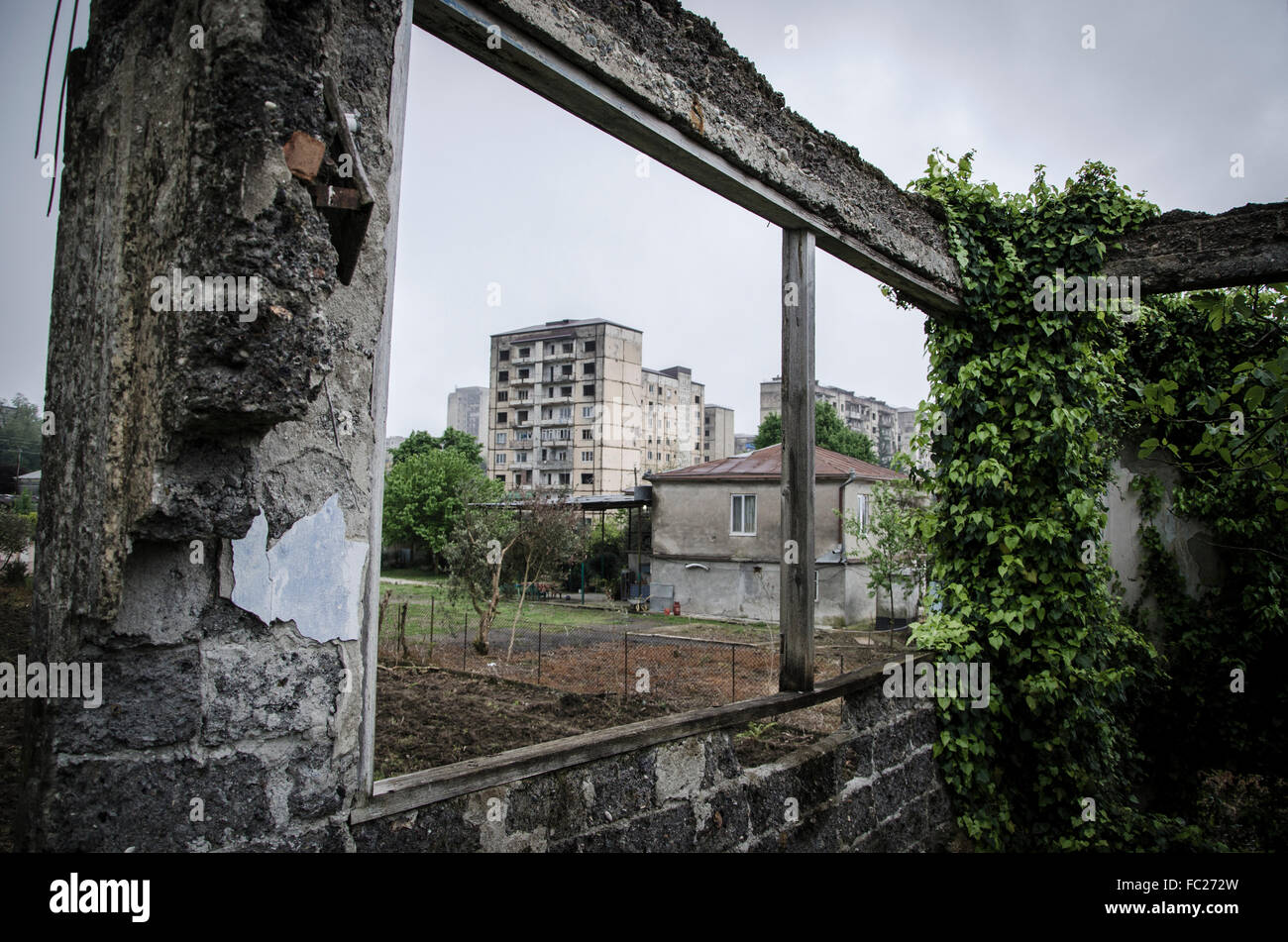 Destroyed building hi-res stock photography and images - Alamy