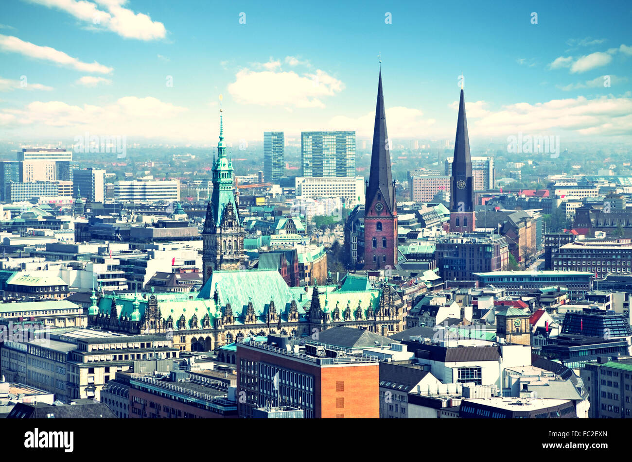 Hamburg skyline hi-res stock photography and images - Alamy
