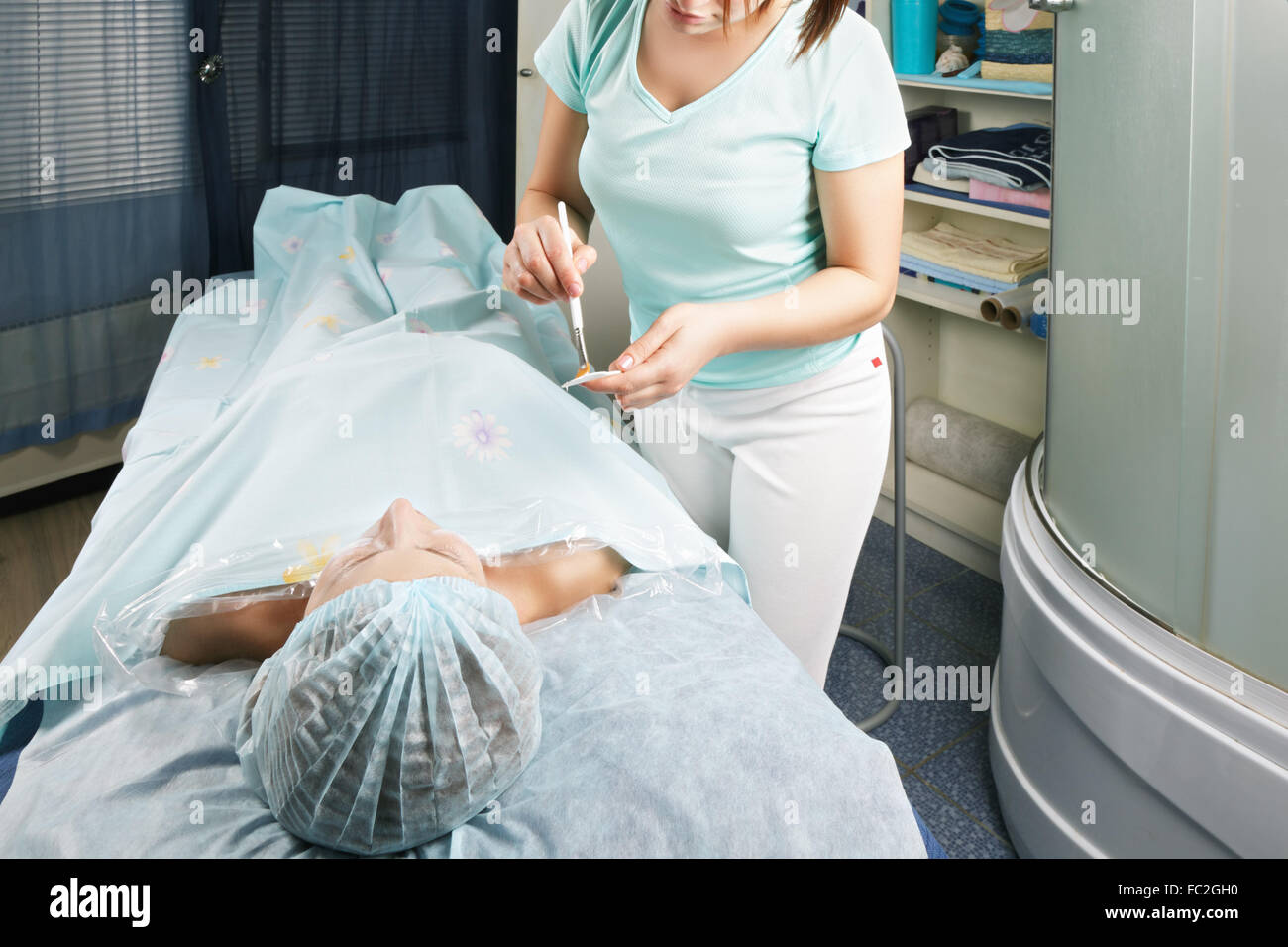 Masseuse hi-res stock photography and images - Alamy