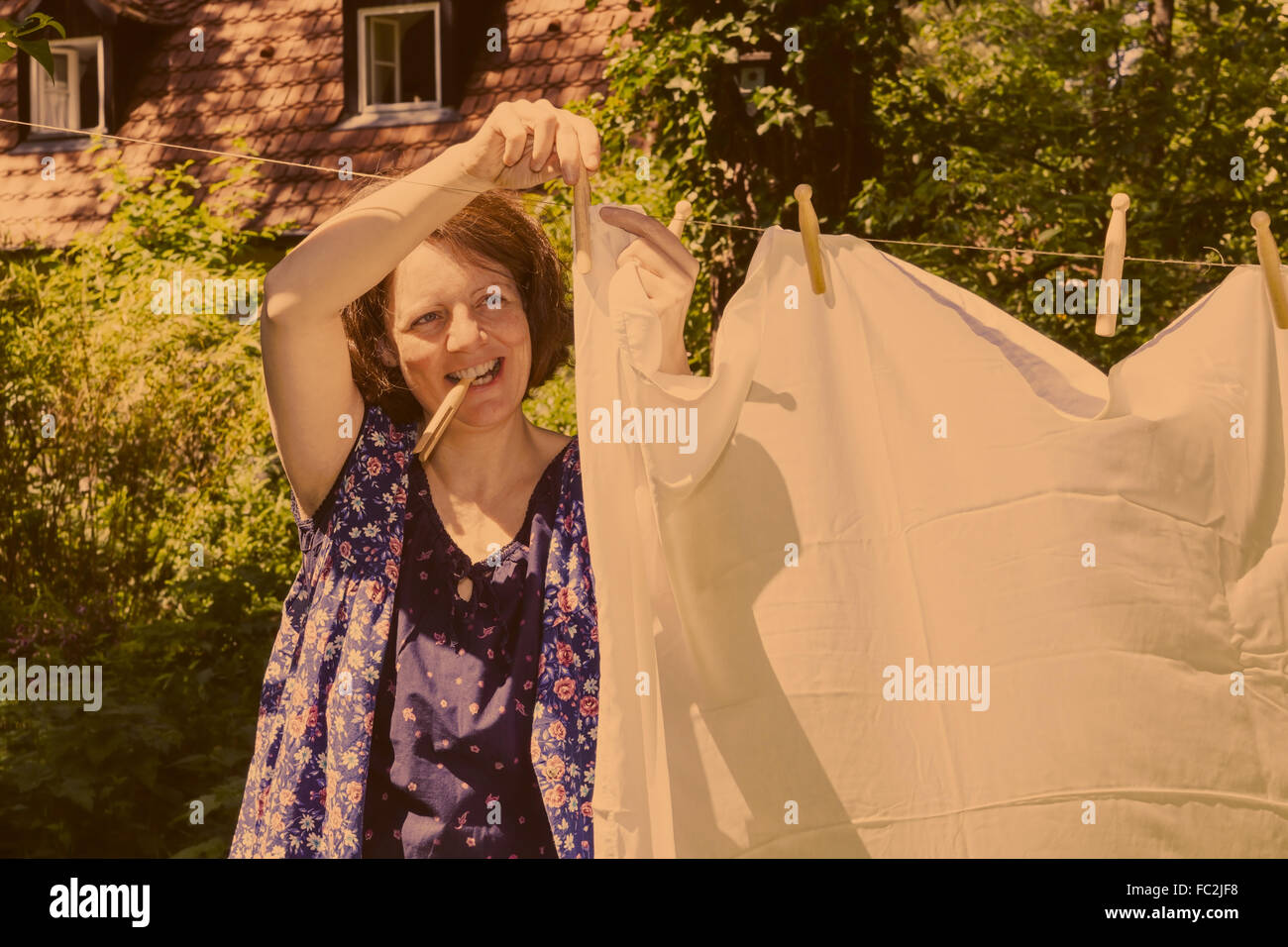 Hanging up the washing Stock Photo - Alamy