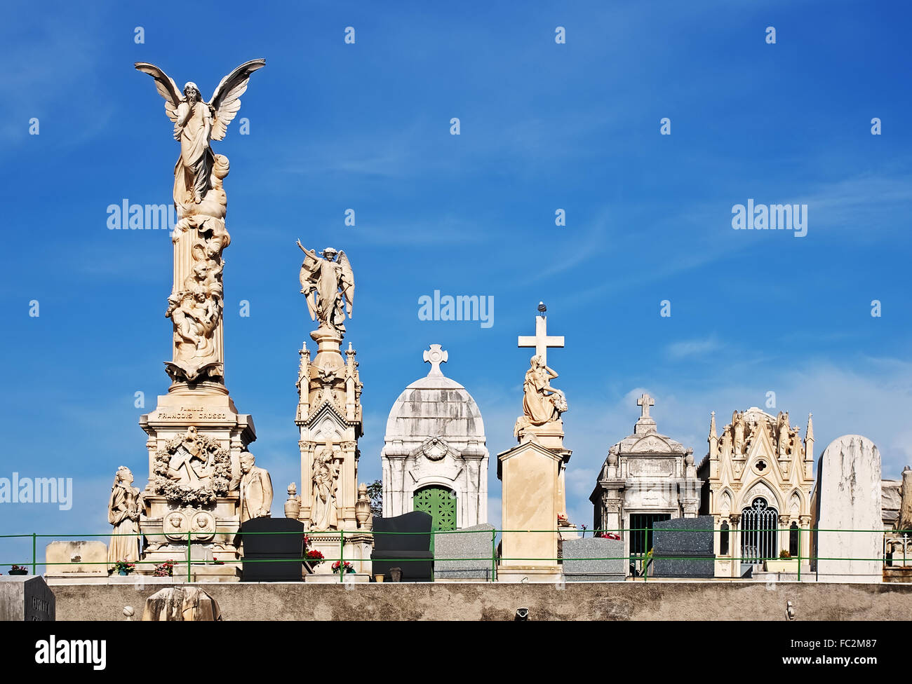 The cemetery Cimetiere du Ch├óteau in Nice Stock Photo - Alamy