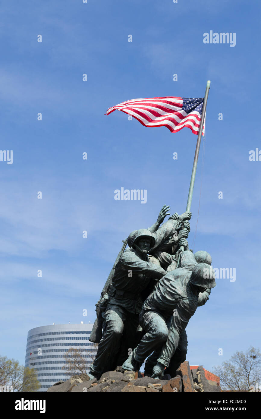 Marine corps statue hi-res stock photography and images - Alamy