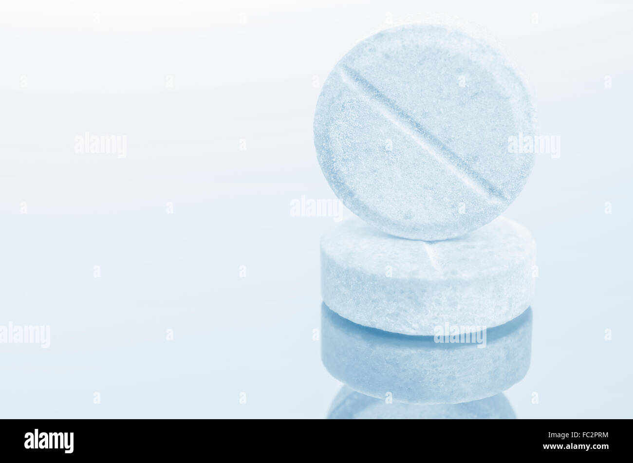 White medicine antibiotic pills Stock Photo - Alamy