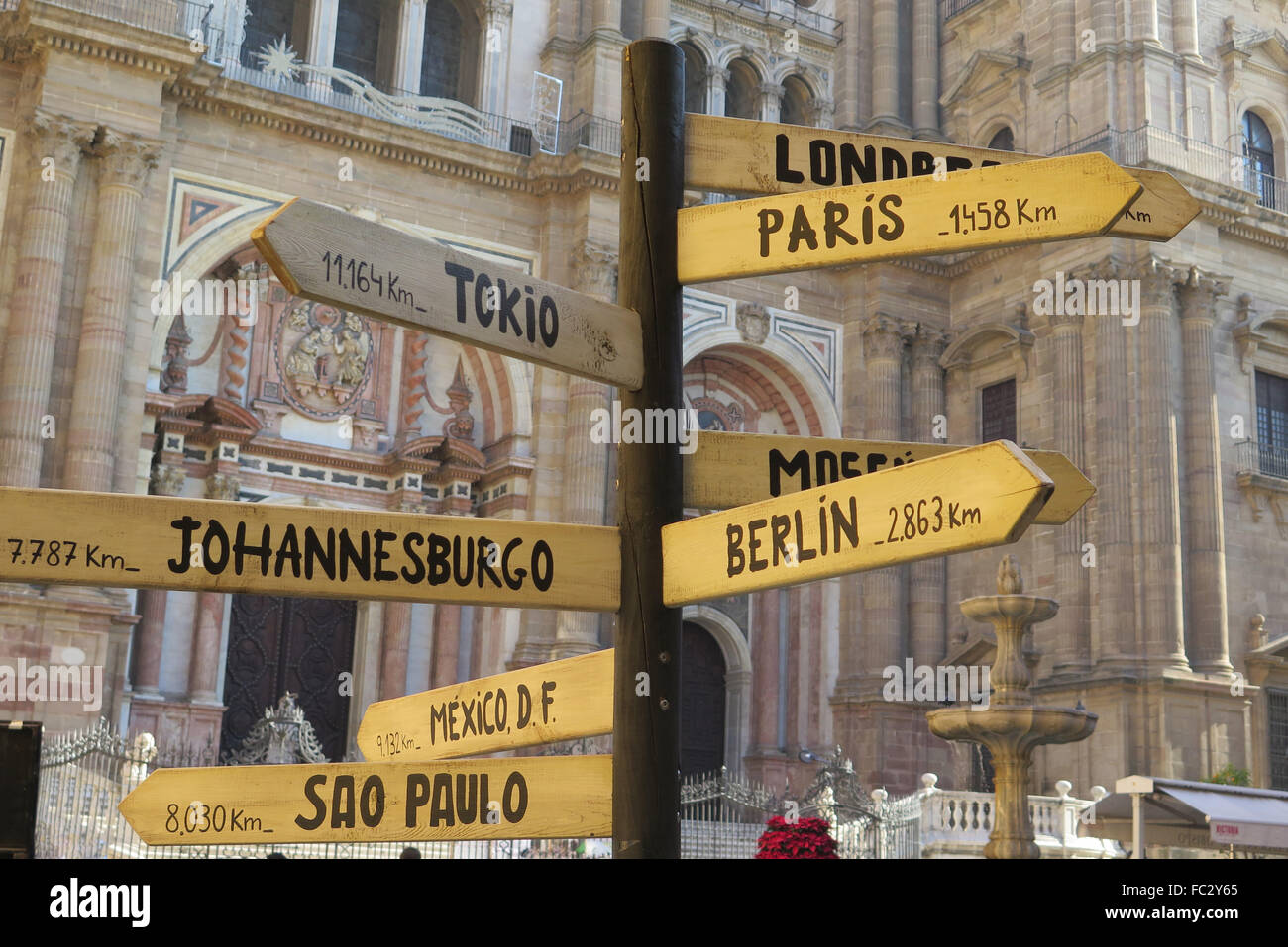 Signpost pointing to different location in the world Stock Photo - Alamy