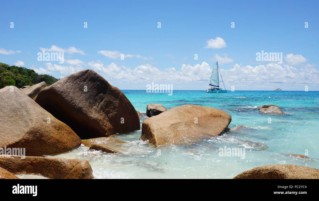 Beach with granite rocks hi-res stock photography and images - Alamy