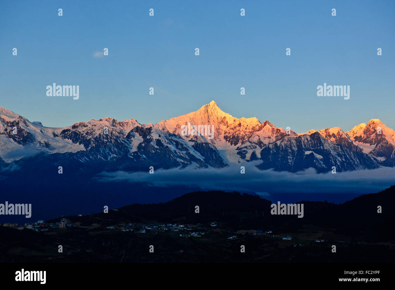 Meili Snow Mountain Range,Mingyong Glacier,Holy Kawagebo Peak worshiped ...