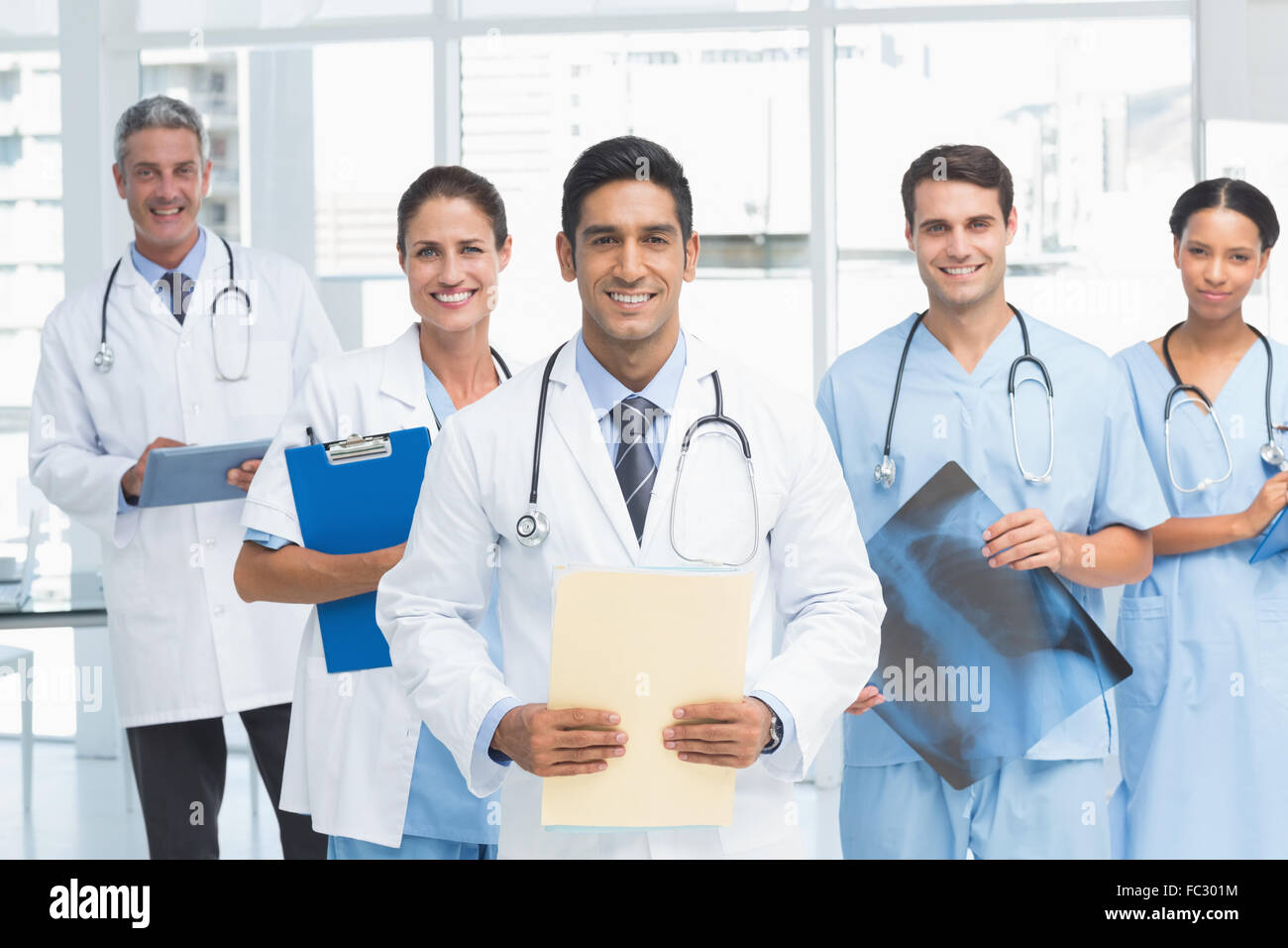 Portrait of confident doctors with arms crossed Stock Photo - Alamy