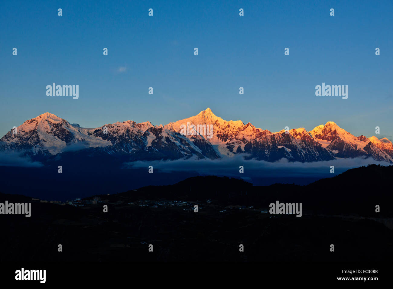 Meili Snow Mountain Range,Mingyong Glacier,Holy Kawagebo Peak worshiped ...