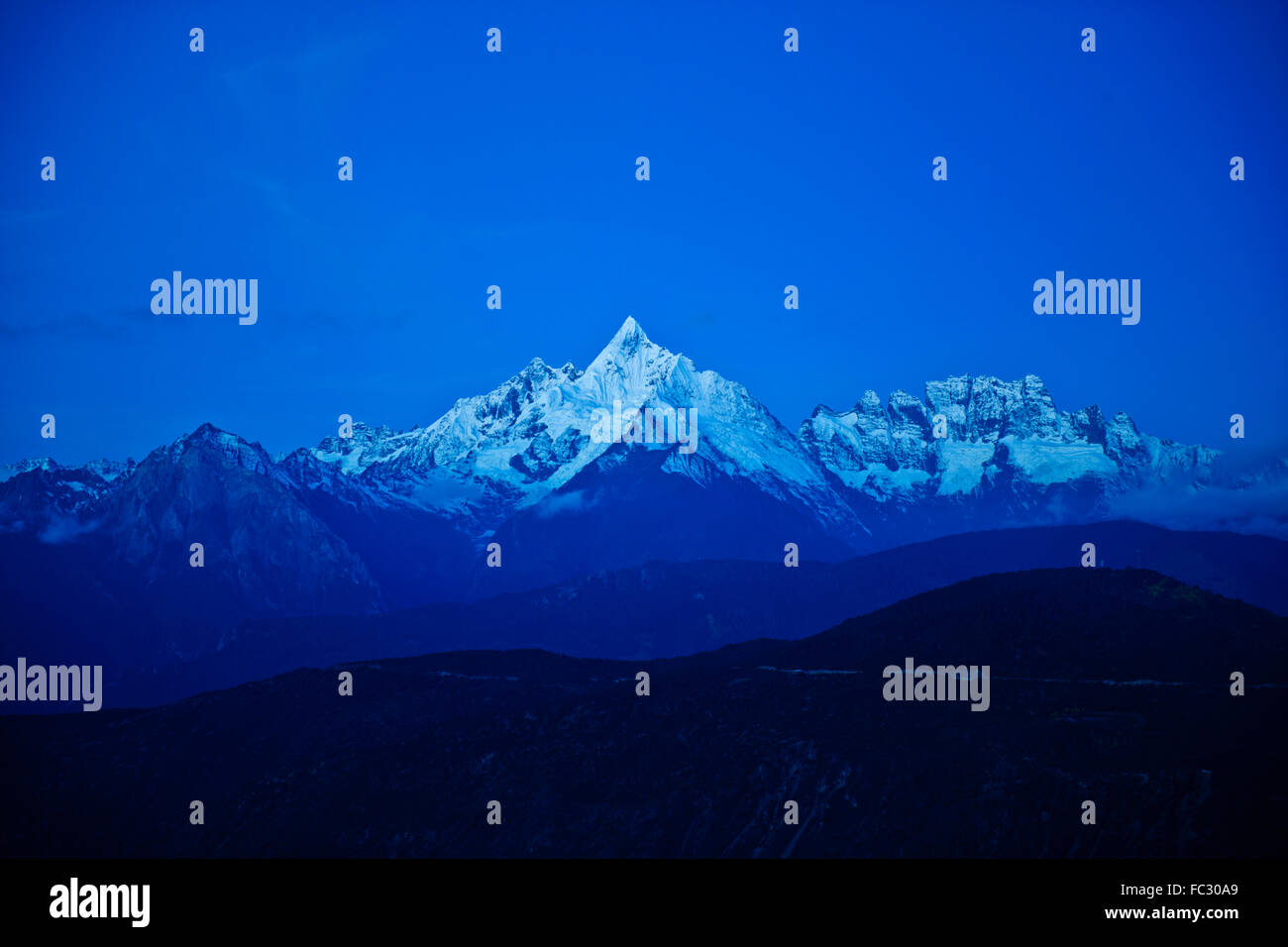 Meili Snow Mountain Range,Mingyong Glacier,Holy Kawagebo Peak worshiped ...
