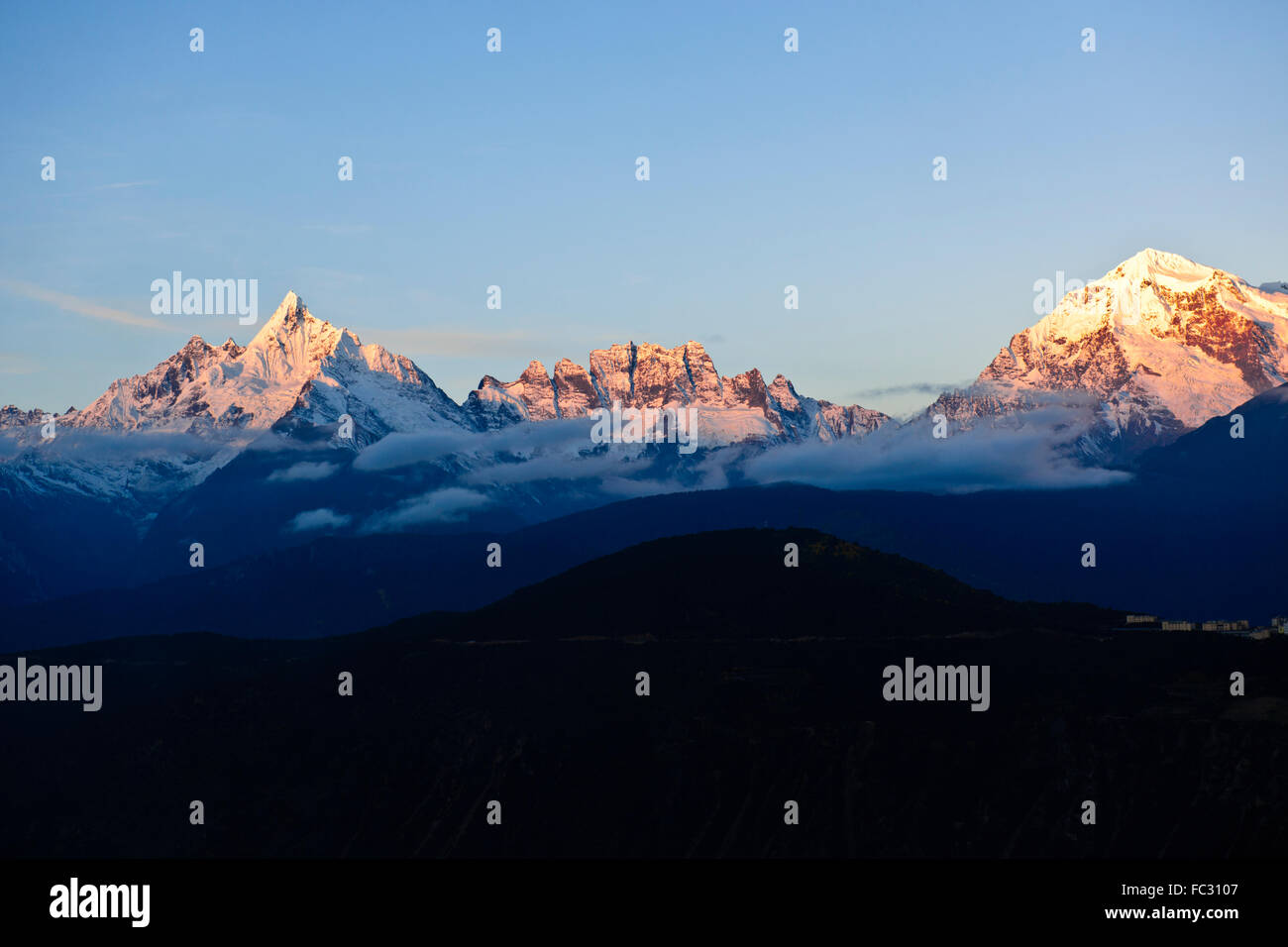 Meili Snow Mountain Range,Mingyong Glacier,Holy Kawagebo Peak worshiped ...