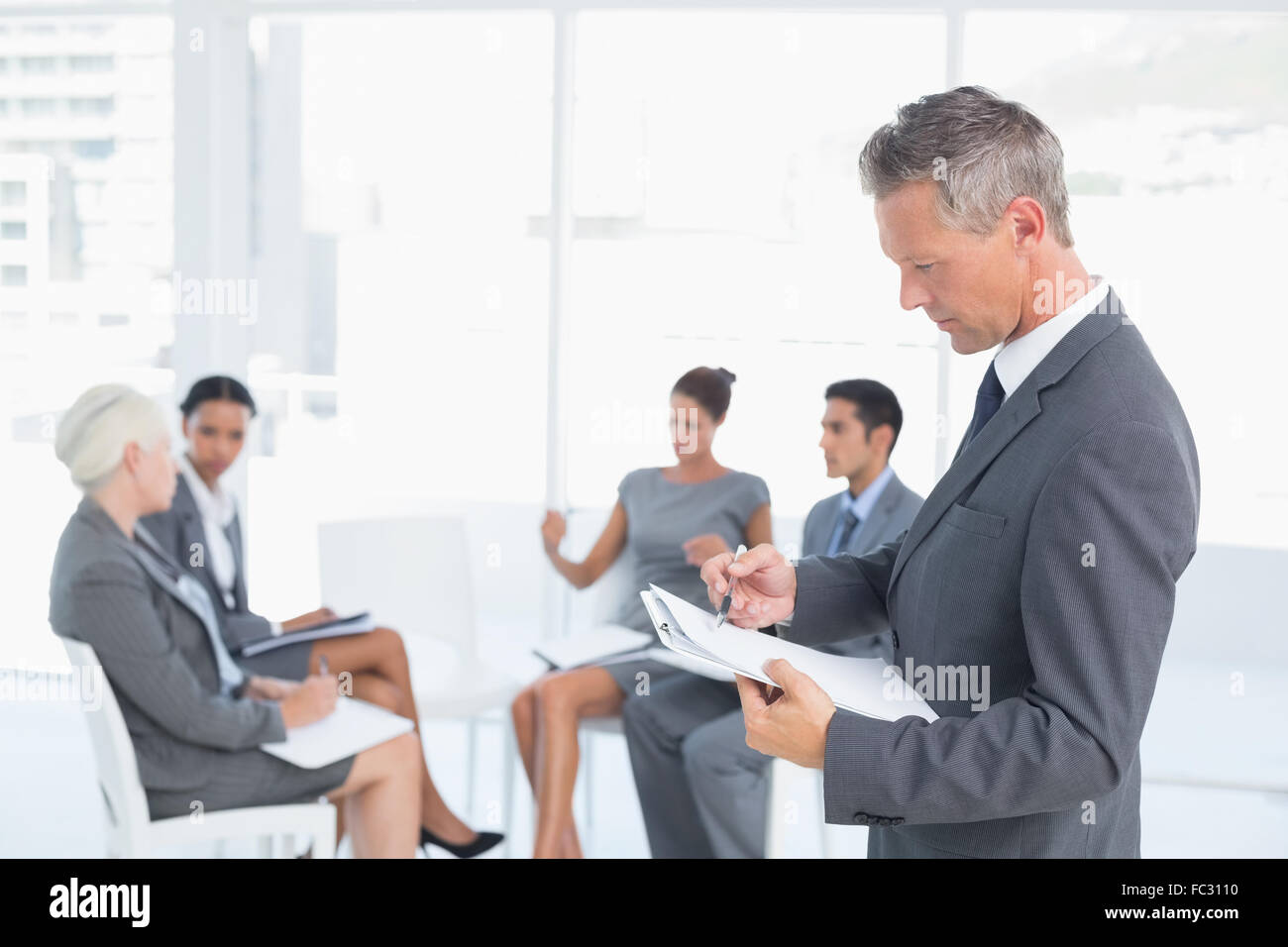 Man standing behind woman writing hi-res stock photography and images ...