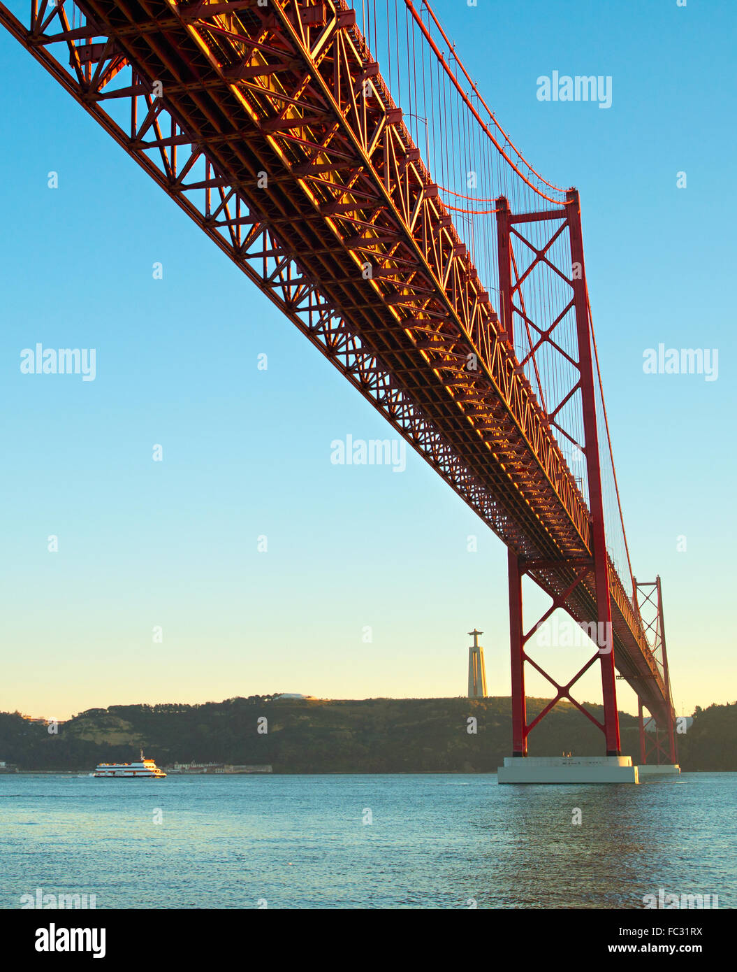 Red bridge lisbon hi-res stock photography and images - Alamy