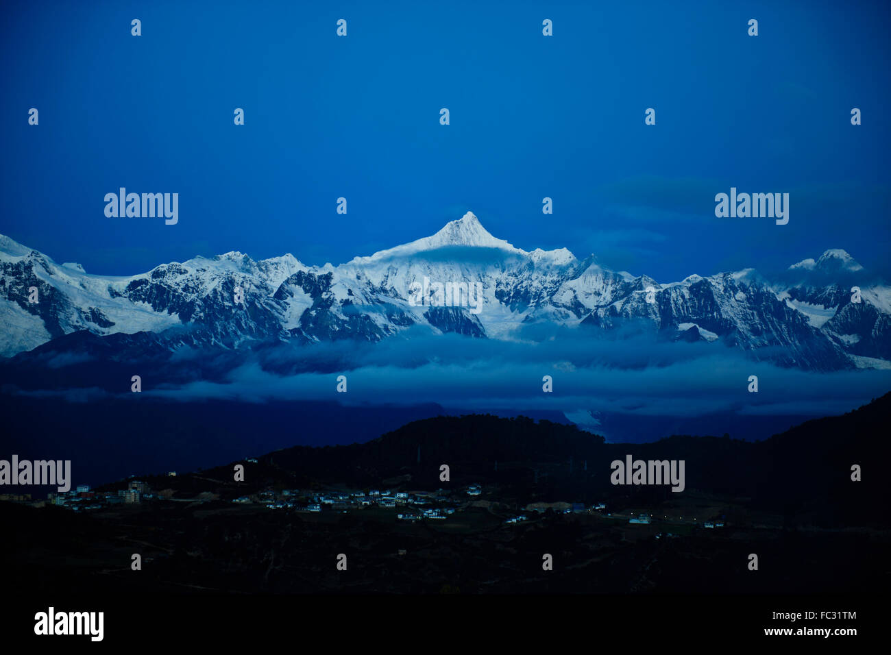 Meili Snow Mountain Range,Mingyong Glacier,Holy Kawagebo Peak worshiped ...